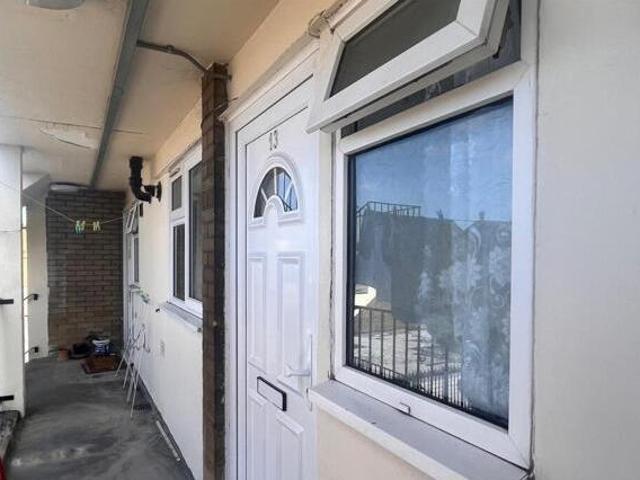 Wall End Road, East Ham, 1 Bedroom Flat