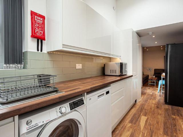 Wallace Avenue, Rusholme, Manchester 5 bed terraced house to rent £3,575 pcm £825 pw