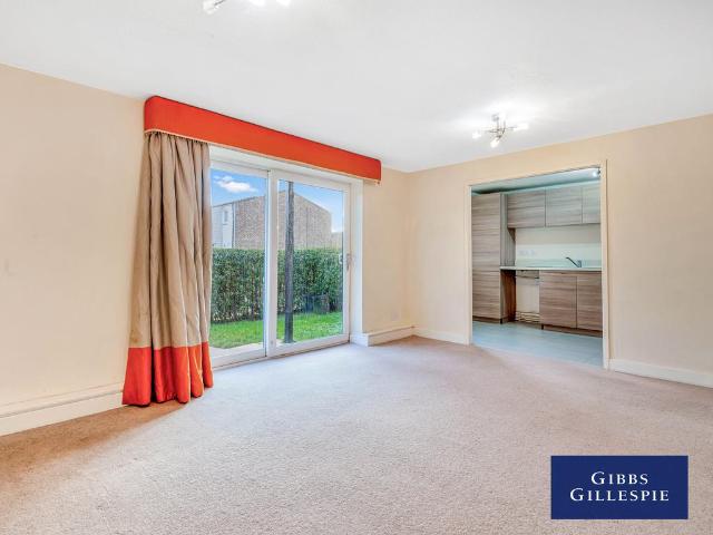 Wallace Close, Uxbridge, UB10 2 bed flat to rent £1,675 pcm £387 pw
