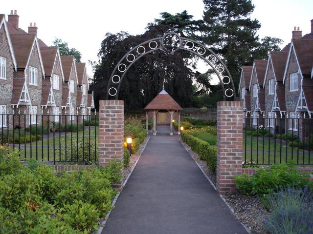Walled Garden Close, Beckenham BR3 3 bed terraced house to rent £3,250 pcm £750 pw