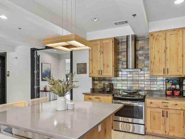 Waller Creekside 1 Bedroom Apartment for Rent at 105 W 51st St, Austin, TX 78751 Triangle State