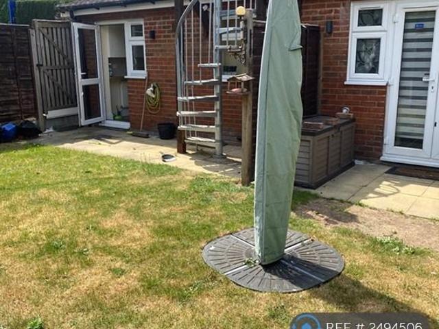 Waller Avenue, Luton, LU4 1 bed maisonette to rent £1,000 pcm £231 pw