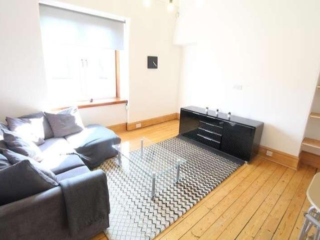 Wallfield Crescent, Top Floor Right, AB25