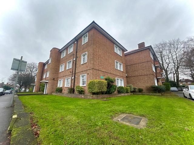 Wallington, Surrey SM6 2 bed flat to rent £1,700 pcm £392 pw