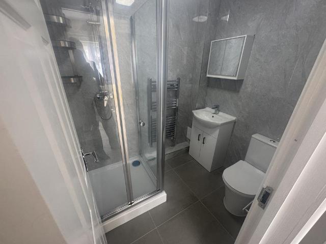 Wallington SM6 8 bed detached house to rent £8,500 pcm £1,962 pw