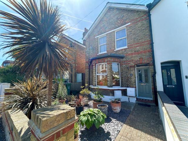 Wallington SM6 1 bed flat to rent £1,375 pcm £317 pw