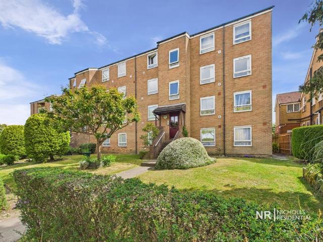 Wallington SM6 2 bed flat to rent £1,650 pcm £381 pw