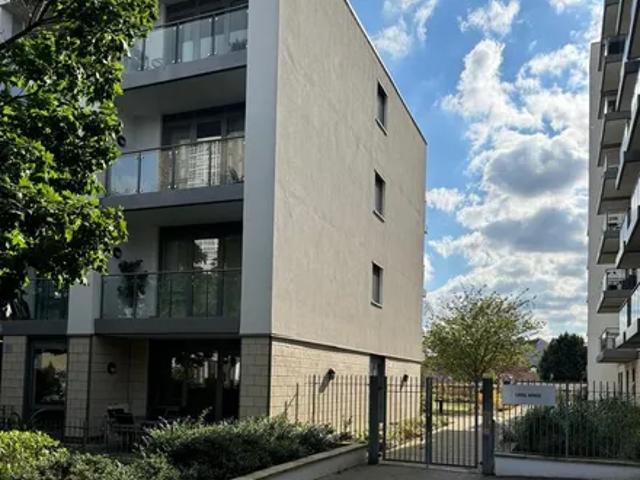 Wallis House, 1100 Great West Road, London, TW8 0HE, United Kingdom | 3 bed apartment for rent #138147590 | Rentberry