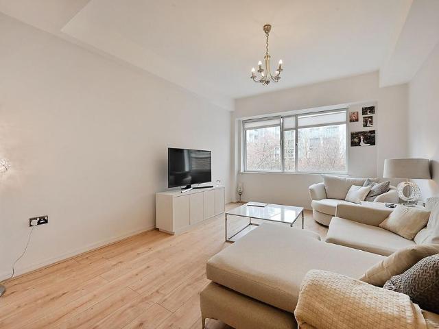 Wallis House, Brentford, TW8 1 bed flat to rent £2,100 pcm £485 pw