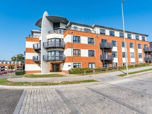 Wallis Square, Farnborough, Hampshire GU14, 2 bed flat to rent, £1,550 pcm | PrimeLocation