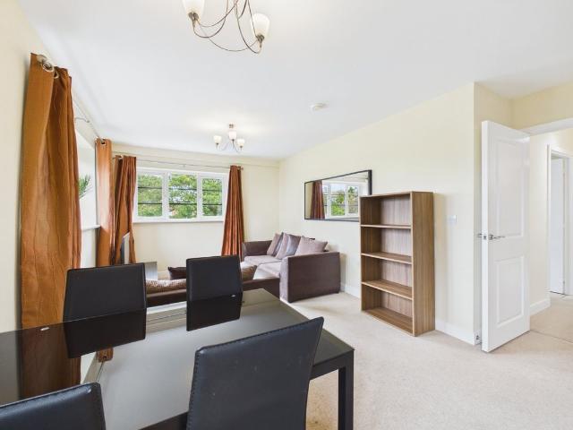 Wallis Square, Farnborough, Hampshire GU14, 2 bed flat to rent, £1,500 pcm | PrimeLocation