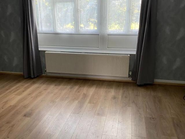 Wallis Road, 49 2 bed maisonette to rent £2,100 pcm £485 pw