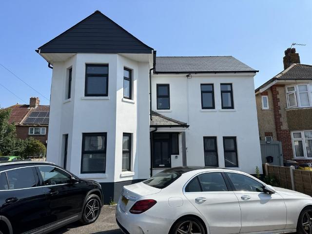 Wallisdown Road, Bournemouth BH11 6 bed detached house to rent £4,500 pcm £1,038 pw