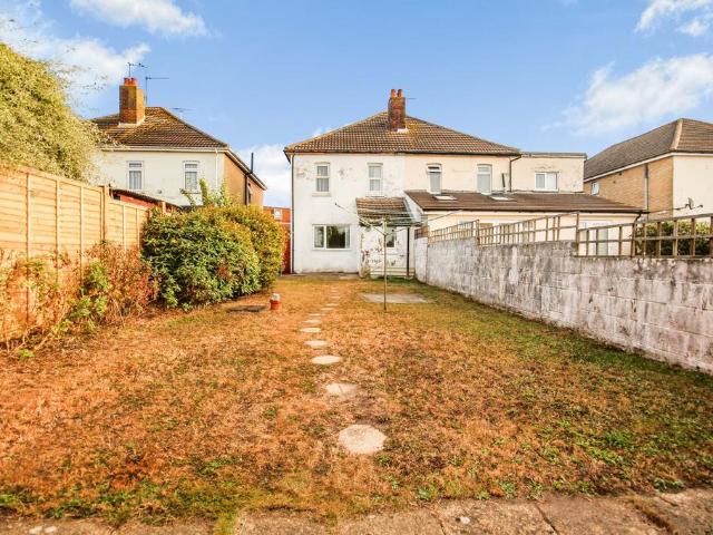 Wallisdown Road, Poole BH12 4 bed property to rent £1,900 pcm £438 pw