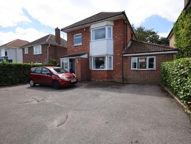 Wallisdown Road, Poole BH12 5 bed detached house to rent £2,800 pcm £646 pw