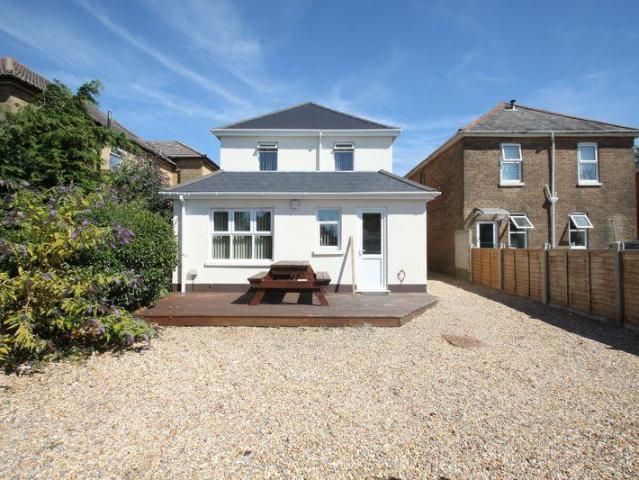 Wallisdown Road, Poole BH12 7 bed detached house to rent £3,500 pcm £808 pw