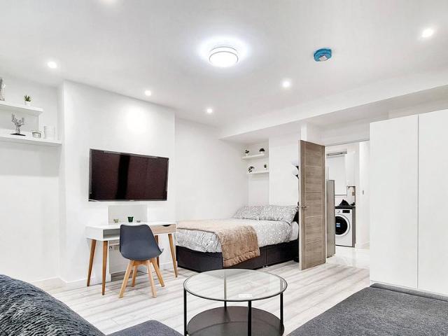 Wallwood Street, London E14 1 bed flat to rent £2,250 pcm £519 pw