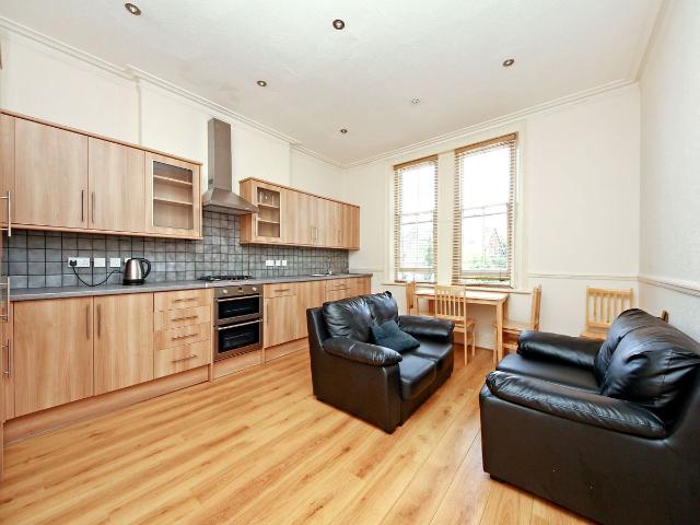 Walm Lane, London NW2, 4 bed flat to rent, £3,250 pcm | PrimeLocation