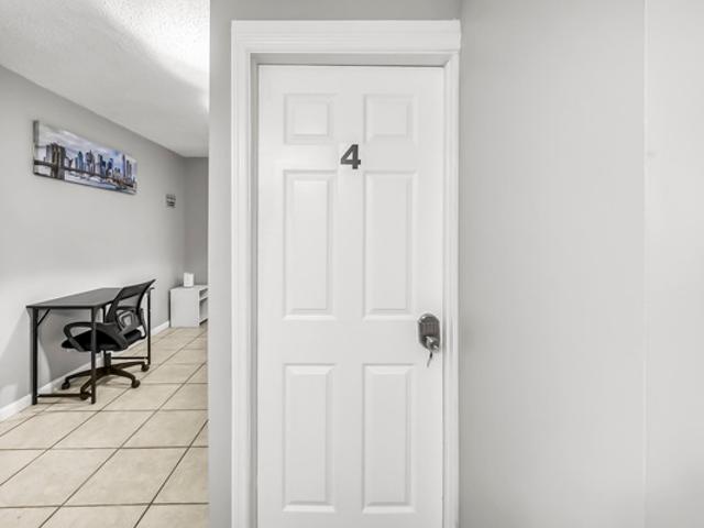 Walmart and restaurants in Walking distance! Mini Fridge in every room! Clean and fast Wi Fi!