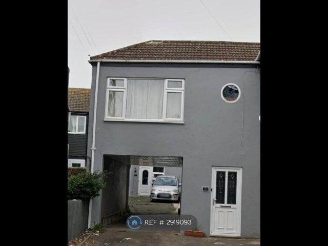 Walmer, Deal CT14, 2 bed flat to rent, £1,100 pcm | PrimeLocation