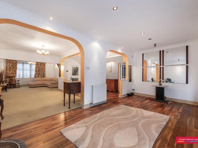 Walmington Fold, Finchley, London, N12 4 bed end of terrace house to rent £4,000 pcm £923 pw