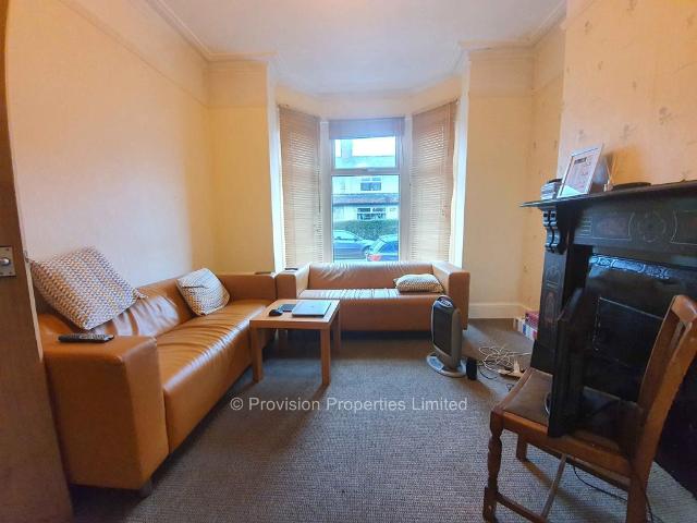 Walmsley Road, Hyde Park LS6 4 bed terraced house to rent £1,629 pcm £376 pw