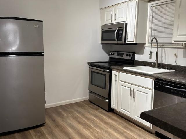 Walnut Court Apartments
