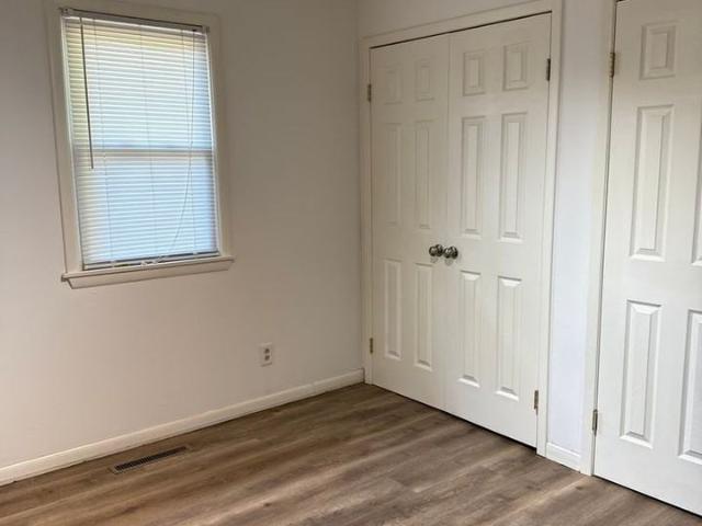 Walnut Court Apartments 2 Bedroom Apartment for Rent at 724 W Walnut St, Springfield, MO 65806 West Central