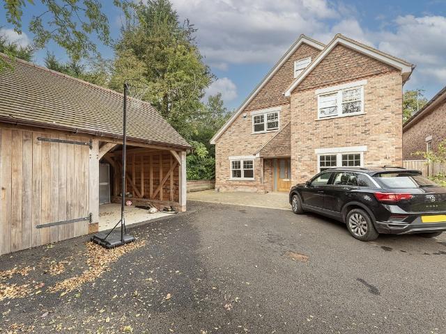 Walnut Close, Harpenden AL5, 6 bed detached house to rent, £5,500 pcm | PrimeLocation