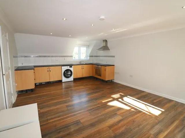 Walnut Close Steeple View, Property for rent