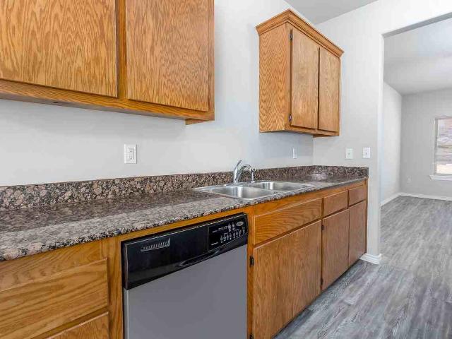 Walnut Creek Apartment Homes 3 Bedroom Apartment for Rent at 300 Point Pleasant Ct, Blanchard, OK 73010