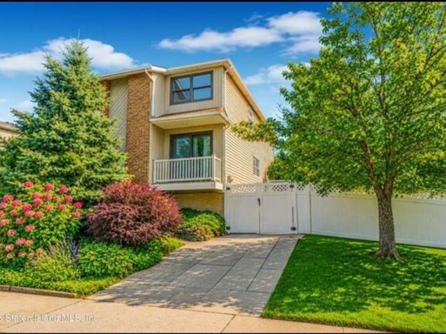 Walnut Ave, Staten Island, Home For Sale