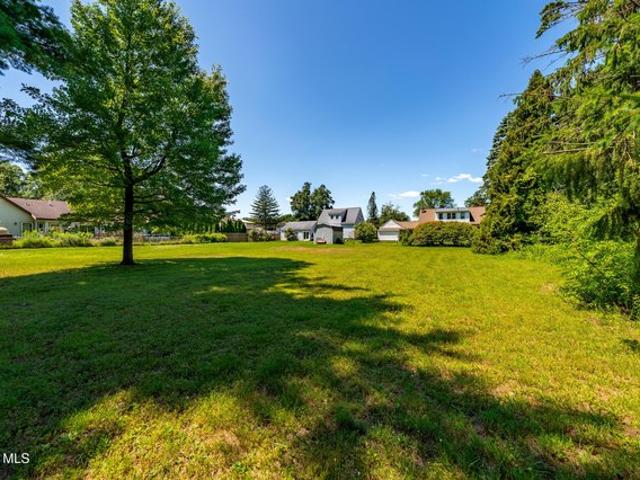 Walnut Ave, Schenectady, NY 12306