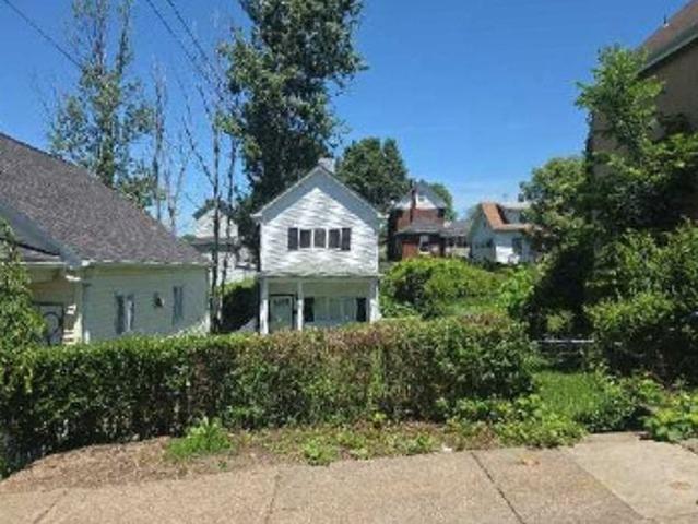 Walnut Ave