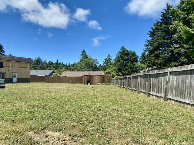 Walnut Dr, Cutten, CA 95503