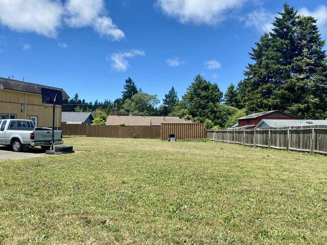 Walnut Dr, Eureka, CA 95503