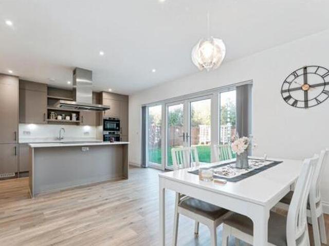 Walnut Drive, Haddenham, 4 Bedroom Detached