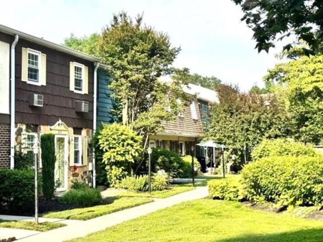 Walnut Hill Rd Apt B, West Chester, Condo For Sale