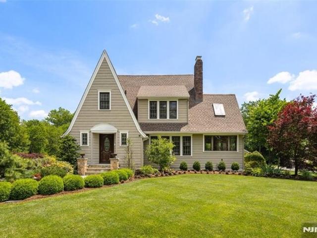 Walnut St, Livingston, Home For Sale