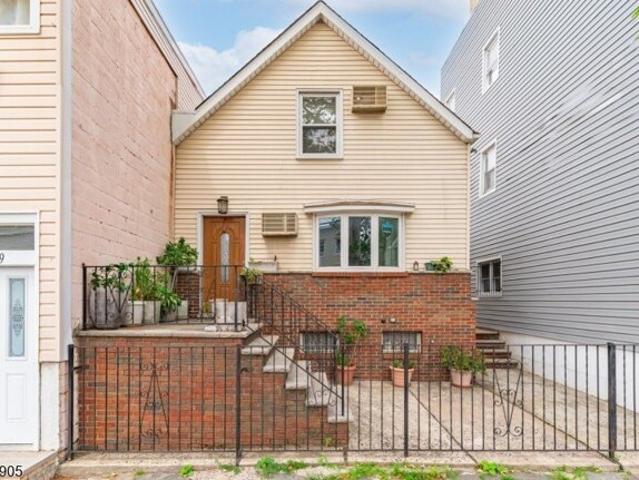 Walnut St, Newark, Home For Sale