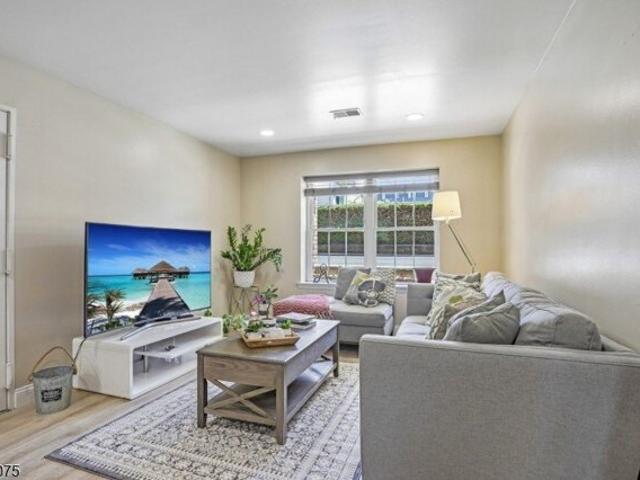 Walnut St Unit D, Newark, Condo For Sale