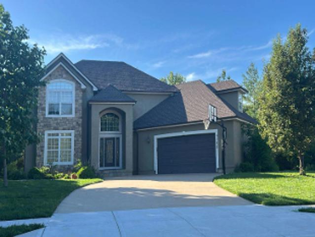 Walnut Woods Dr