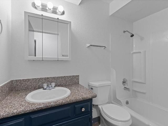 Walnut Terrace 2 Bedroom Apartment for Rent at 15220 Se Stark St, Portland, OR 97233 Centennial