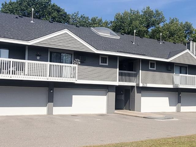 Walnut Trails 2 Bedroom Apartment for Rent at 1813 Trailway Dr, Eagan, MN 55122