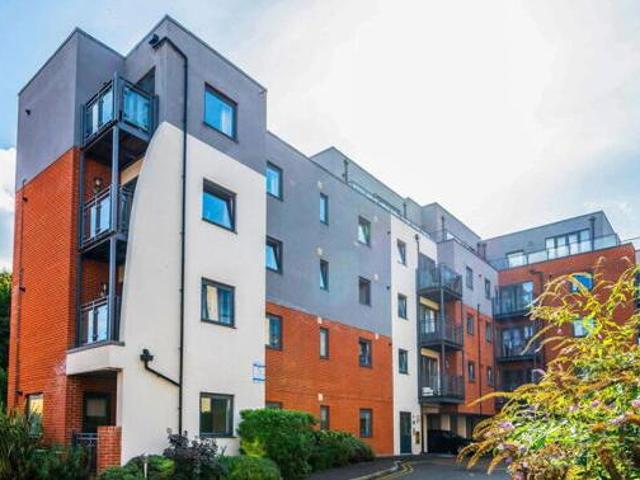 Walnut Tree Close, Guildford, 2 Bedroom Flat