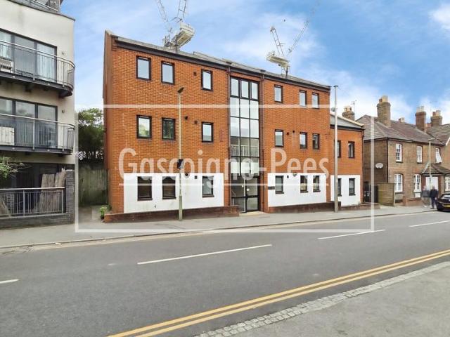 Walnut Tree Close, Guildford, GU1 1 bed apartment to rent £1,550 pcm £358 pw