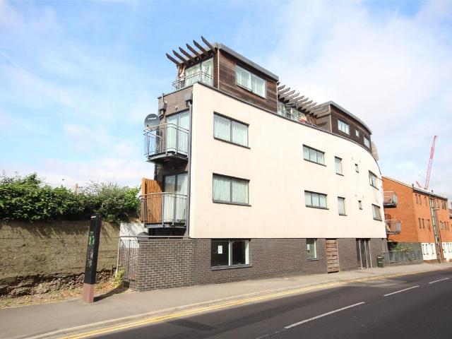 Walnut Tree Close, Guildford GU1, 2 bed flat to rent, £1,700 pcm | PrimeLocation