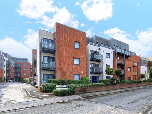 Walnut Tree Close, Guildford, Surrey GU1, 1 bed flat to rent, £1,100 pcm | PrimeLocation