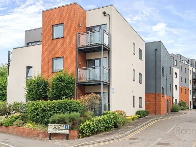 Walnut Tree Close, Guildford, Surrey GU1, 1 bed flat to rent, £2,000 pcm | PrimeLocation