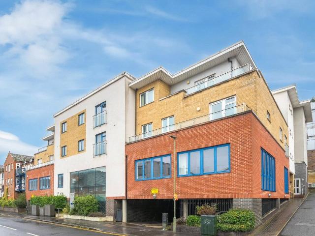 Walnut Tree Close, Guildford, Surrey GU1, 2 bed flat to rent, £2,150 pcm | PrimeLocation